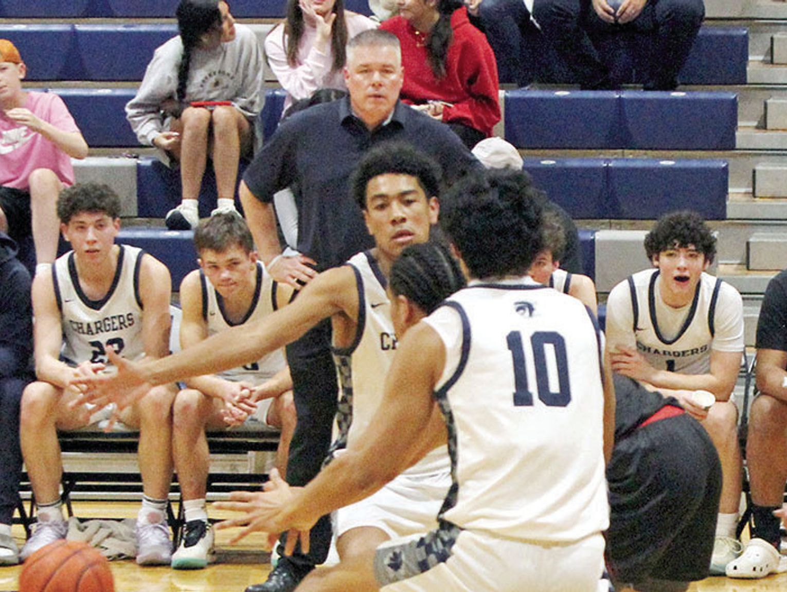 Champion basketball teams fall to Wagner