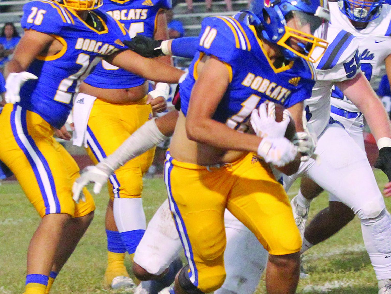 Dilley rallies to defeat Bobcats, 26-20