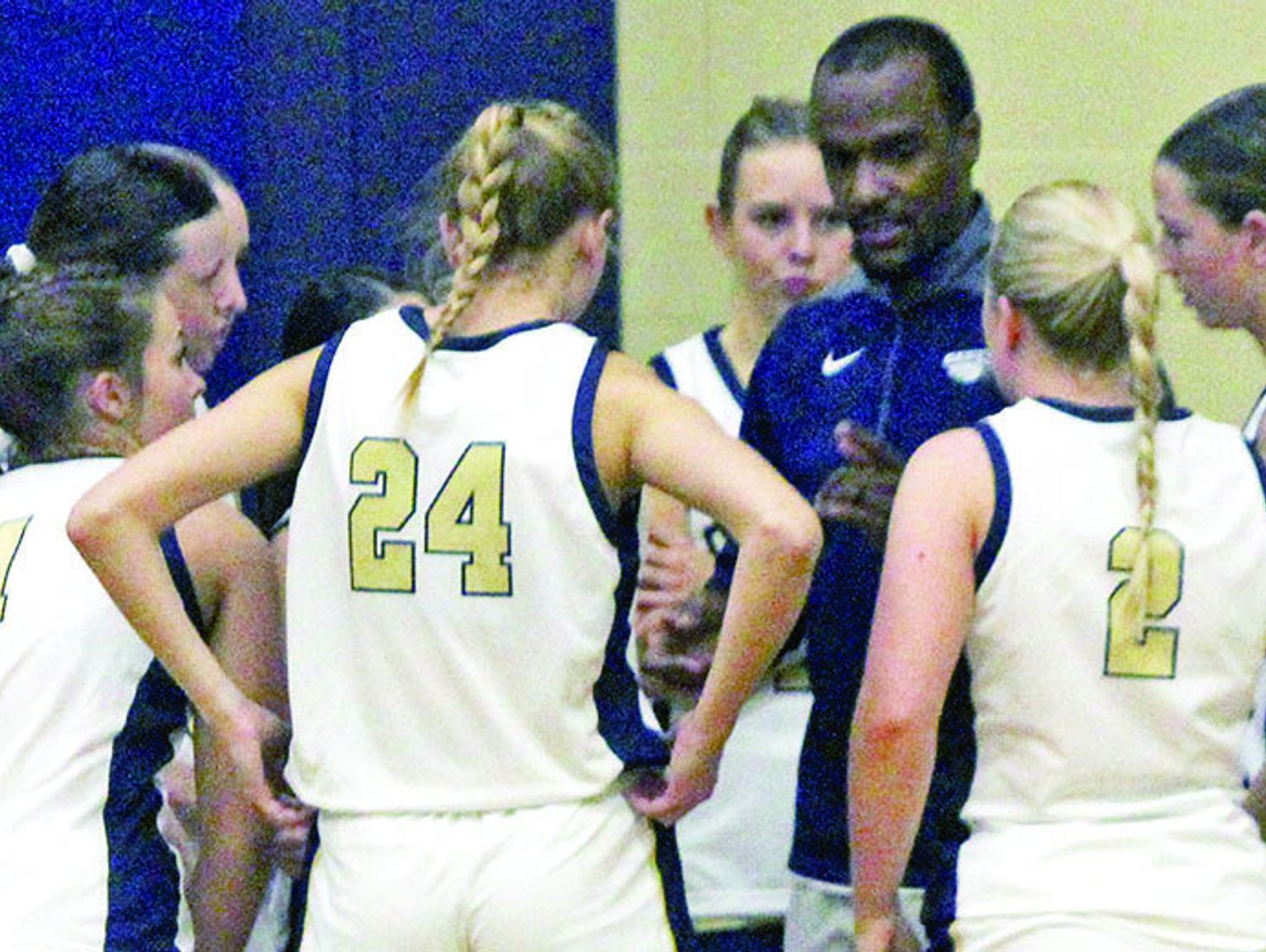 Geneva cruises past Castle Hills in girls hoops
