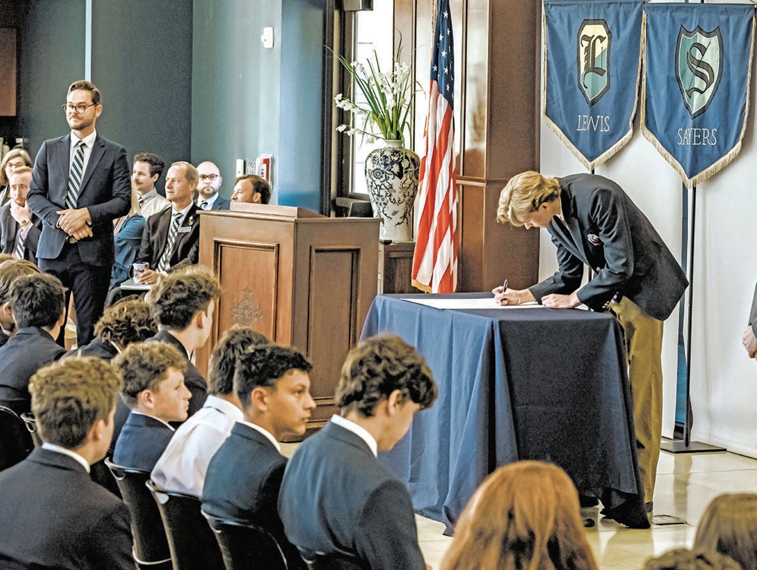 Geneva Rhetoric students sign Honor Code