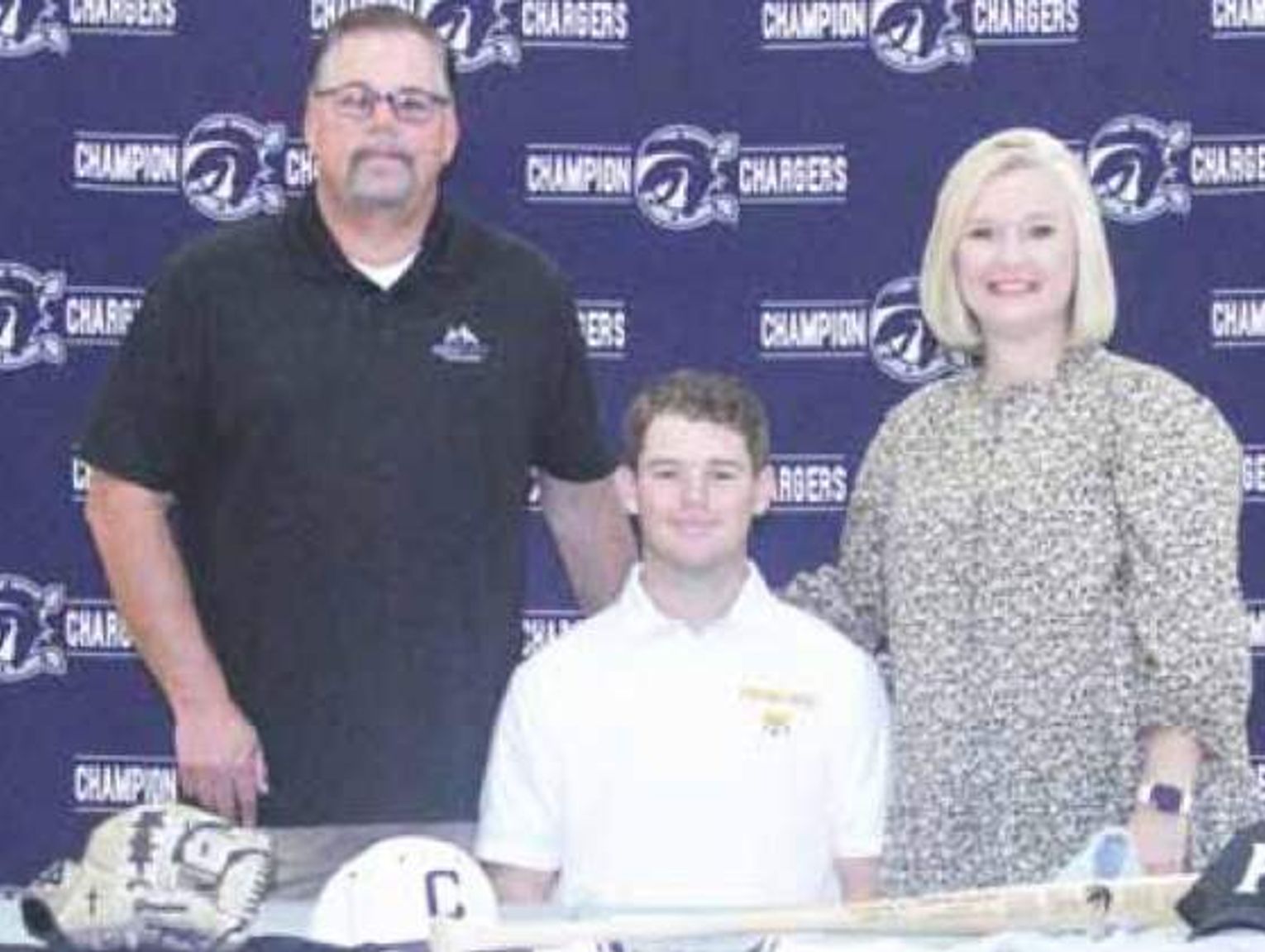 Gresham signs with Frontier Community College